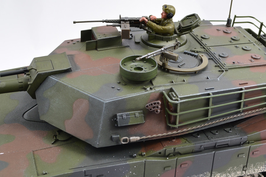 HOBBY ENGINE PREMIUM LABEL 2.4G M1A1 ABRAMS TANK - CAMO #HE0711