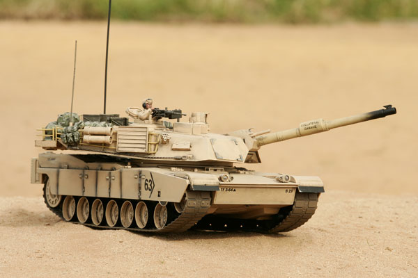 HOBBY ENGINE M1A2 ABRAMS BATTLE TANK - DESERT #HE0817